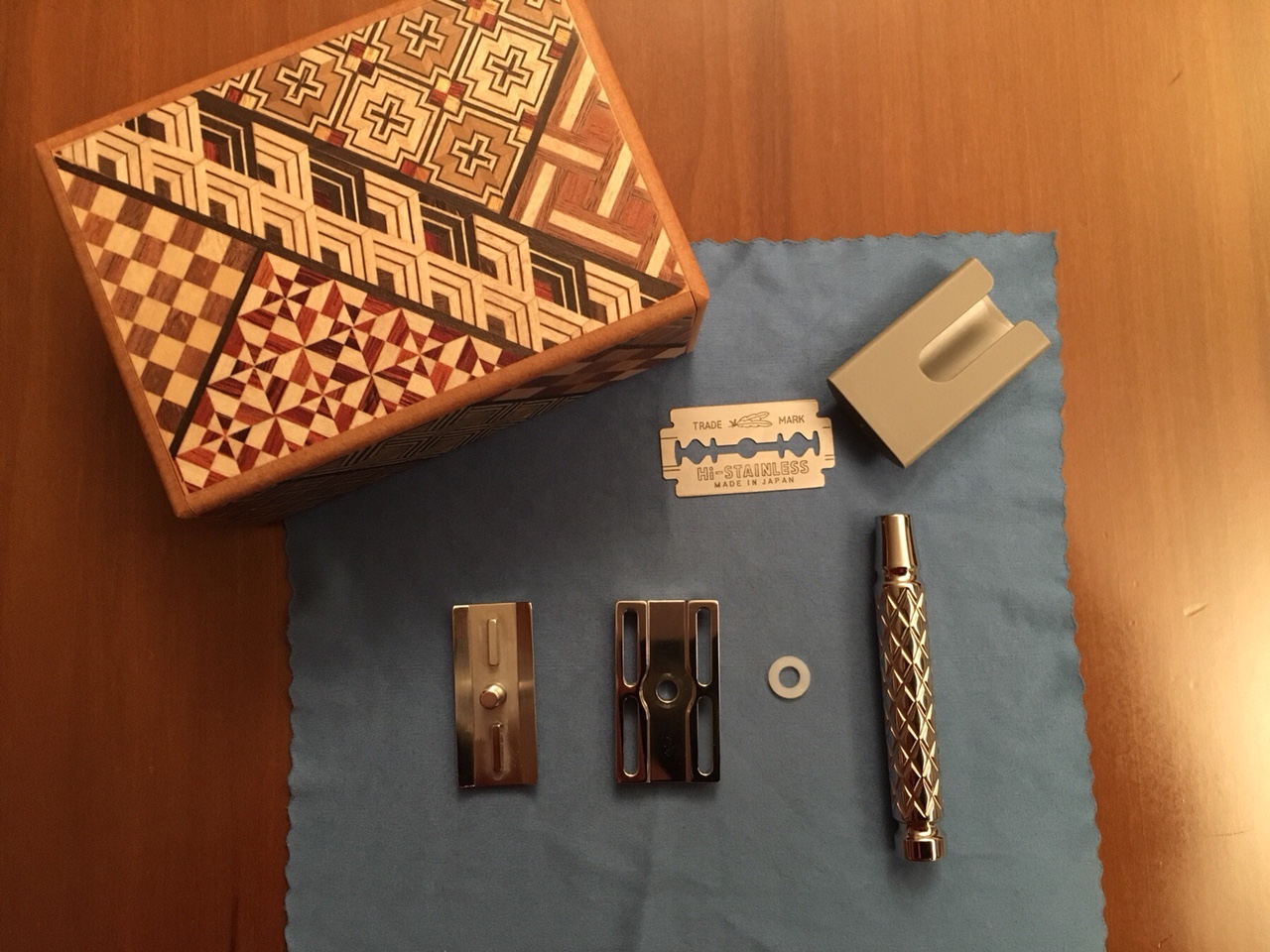 Paradigm 17-4 DE razor | TheShaveDen